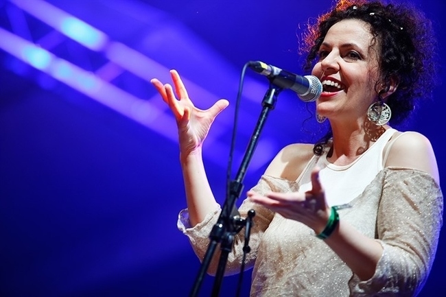 Iness Mezel - Broke in London